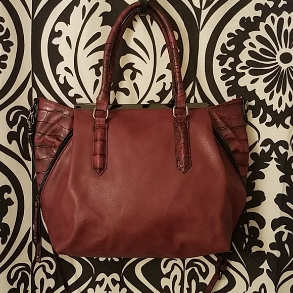 Gianni Bini | Bags | Burgundy Handbag | Poshmark